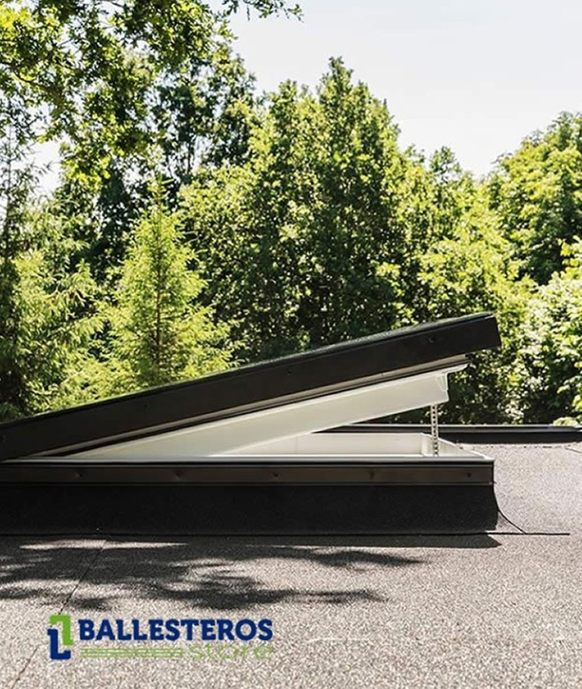 Ventana lucernario para tejado plano con cúpula de vidrio liso VELUX